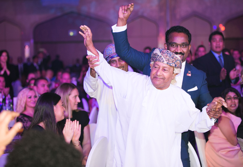 Etihad chef breaks world record after serving Everest meal - Hotelier ...