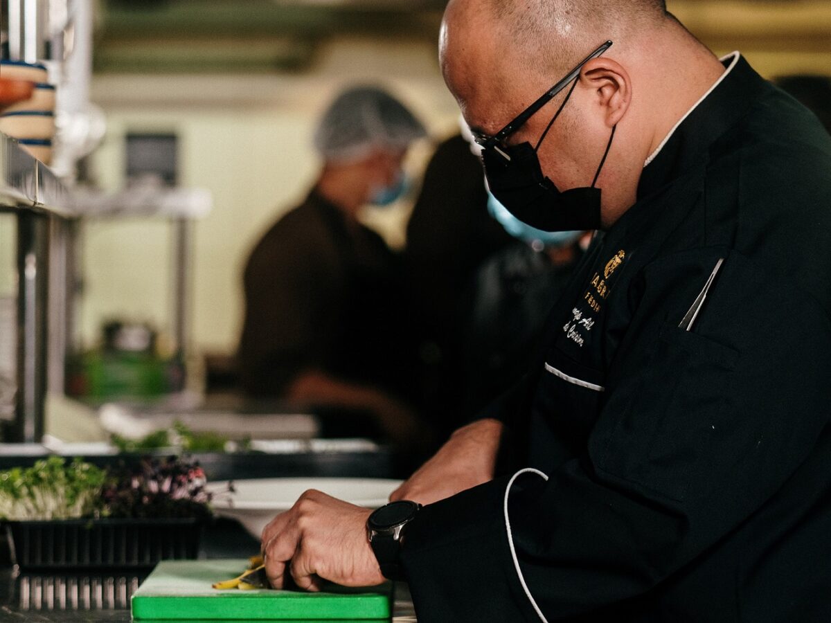 Dozens of Abu Dhabi hotel chefs train to serve Emirati cuisine ...