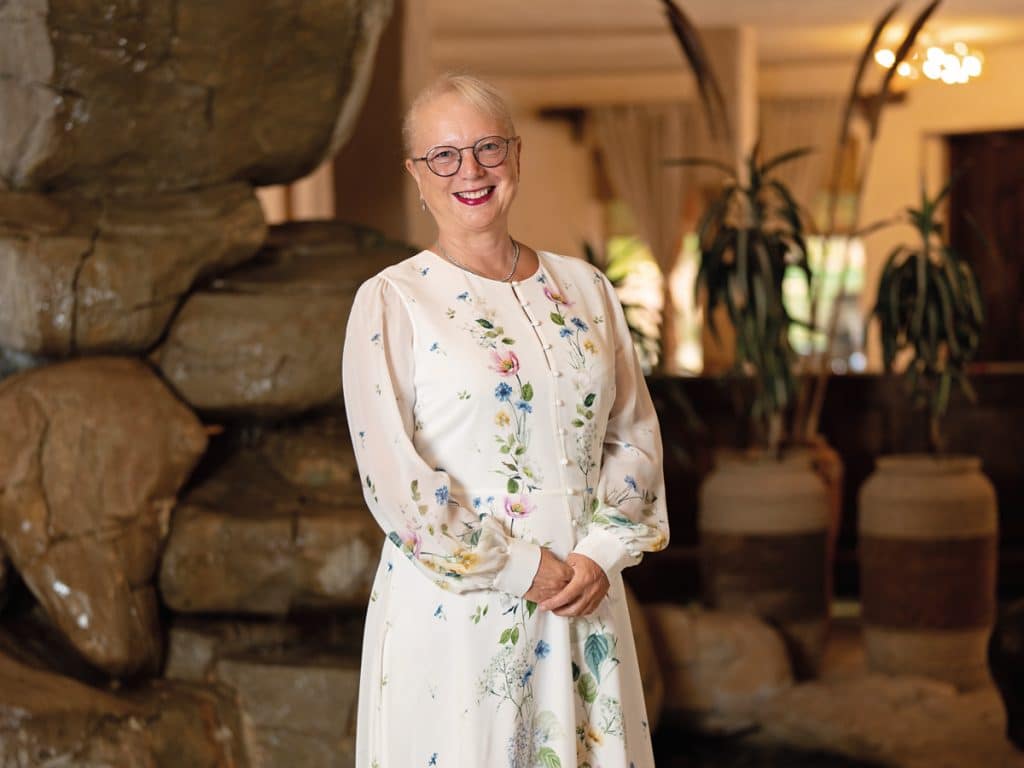 How to elevate the employee experience and increase business success ...